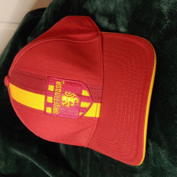 Warner Bros. | Accessories | Authentic Universal Studios Gryffindor Hat ...